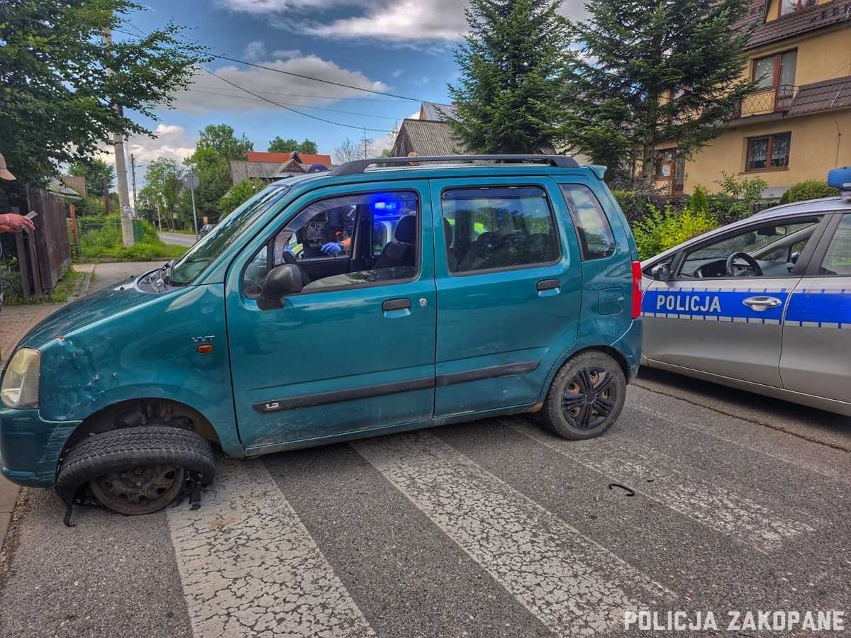 Kompletnie pijana para przyjechała samochodem z uszkodzonym kołem po alkohol - AKTUALNOŚCI - KPP ...
